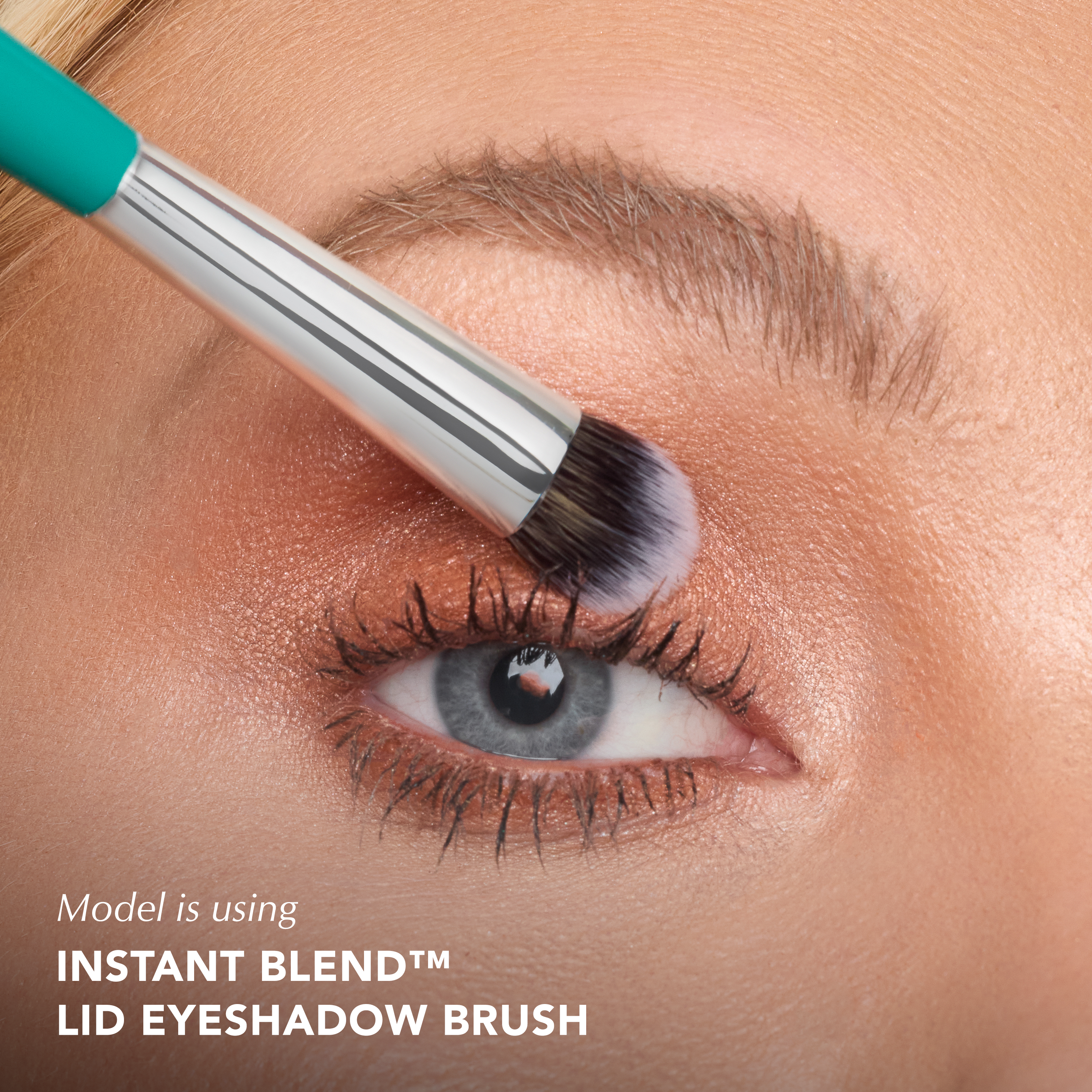 Instant Blend™ Lid Eyeshadow Brush