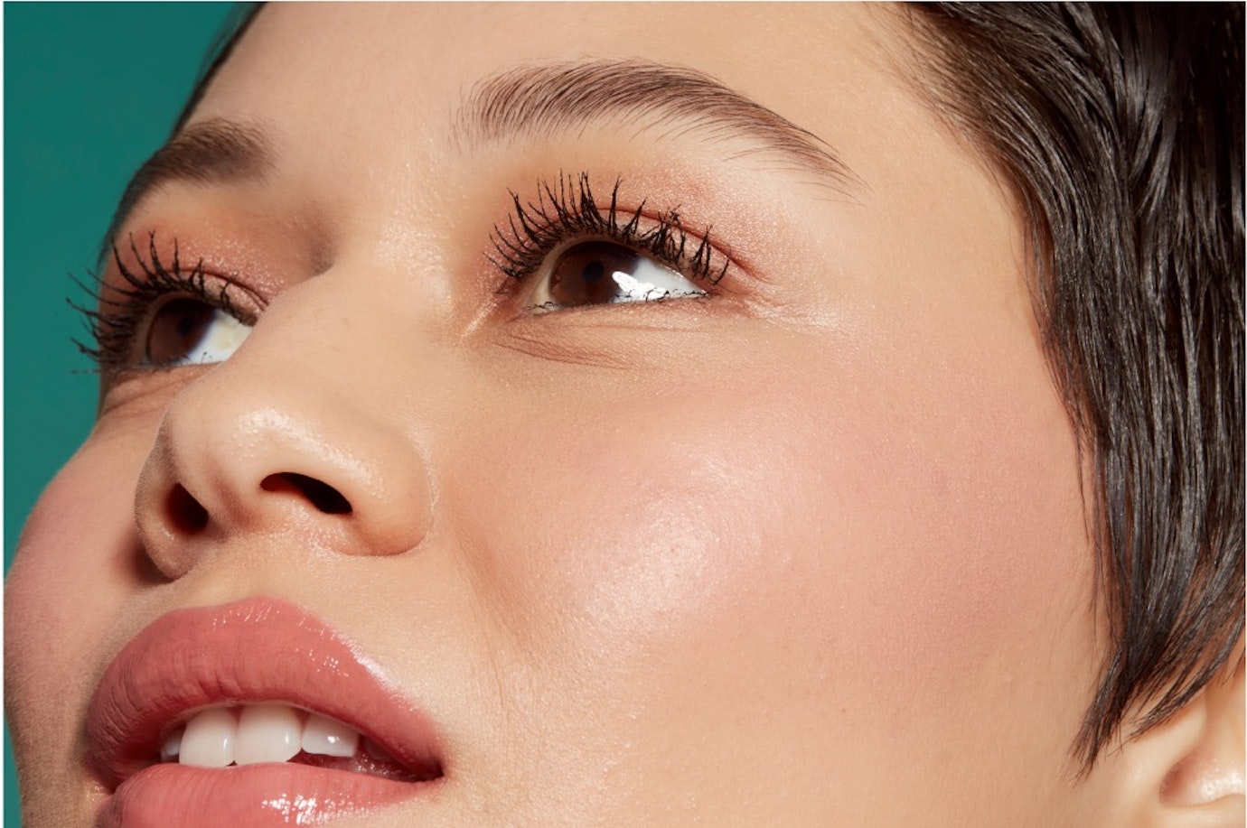 Peptide-packed, lash-loving Liquid Lash™ Volumizer Mascara