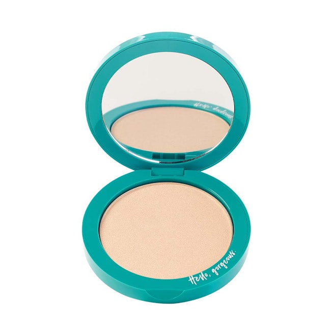 Create a second-skin luminosity with our skincare-infused highlighter