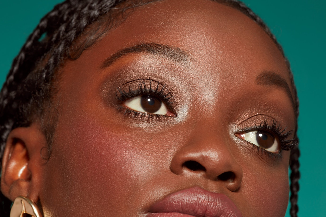 Peptide-packed, lash-loving Liquid Lash™ Volumizer Mascara